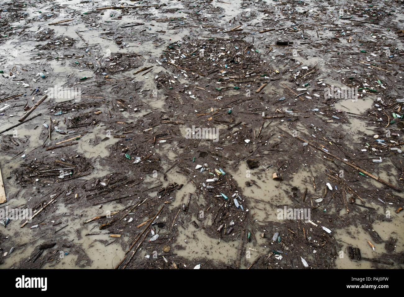 lake water pollution with plastic bags and dirt Stock Photo - Alamy