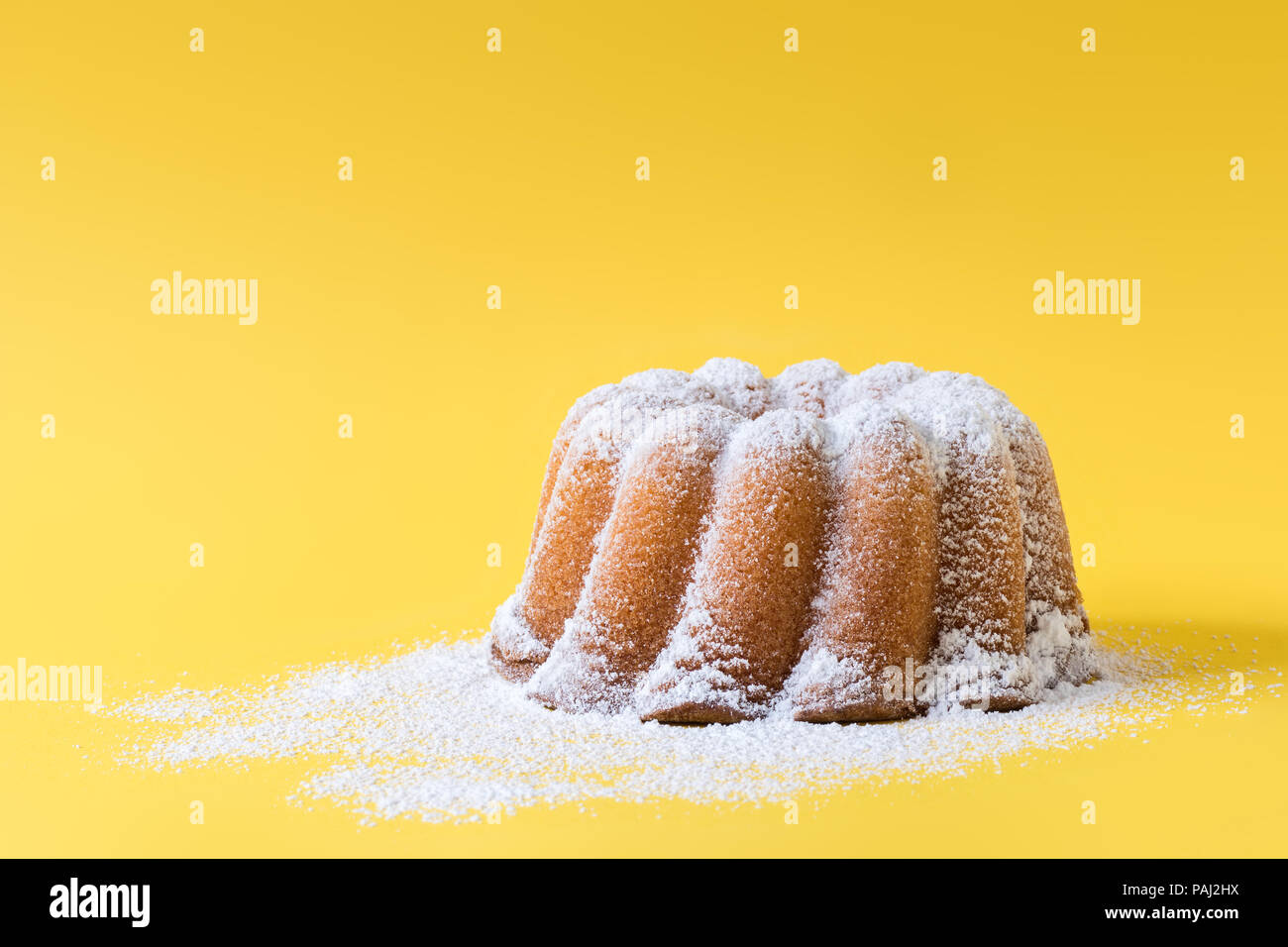 homemade lemon ring cake with icing sugar Stock Photo - Alamy