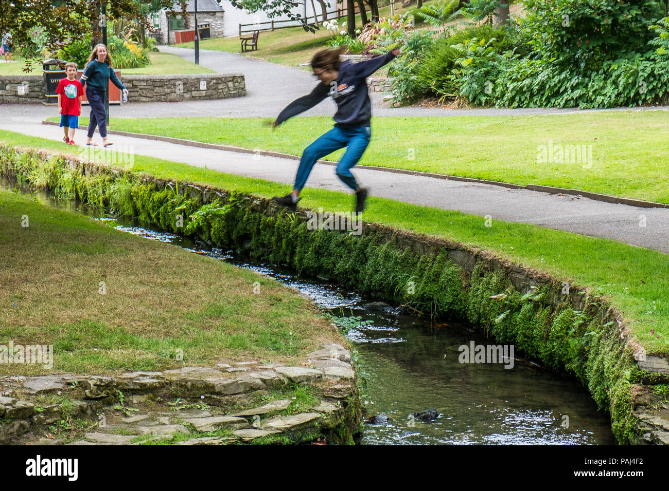 Blur girl hi-res stock photography and images - Alamy