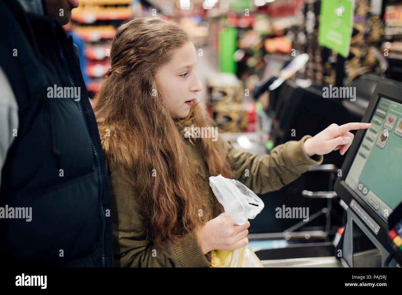 Child at supermarket checkout hi-res stock photography and images - Alamy
