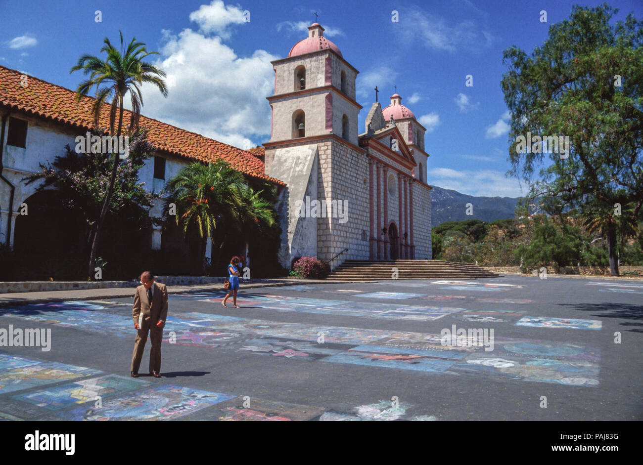 Chalk pavement drawings hi-res stock photography and images - Alamy