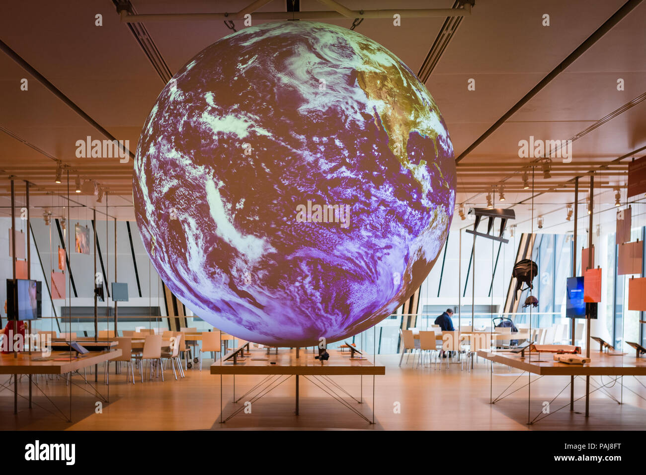 SCIENCE ON A SPHERE - terrestrial globe connected to NOAA . Museum of ...