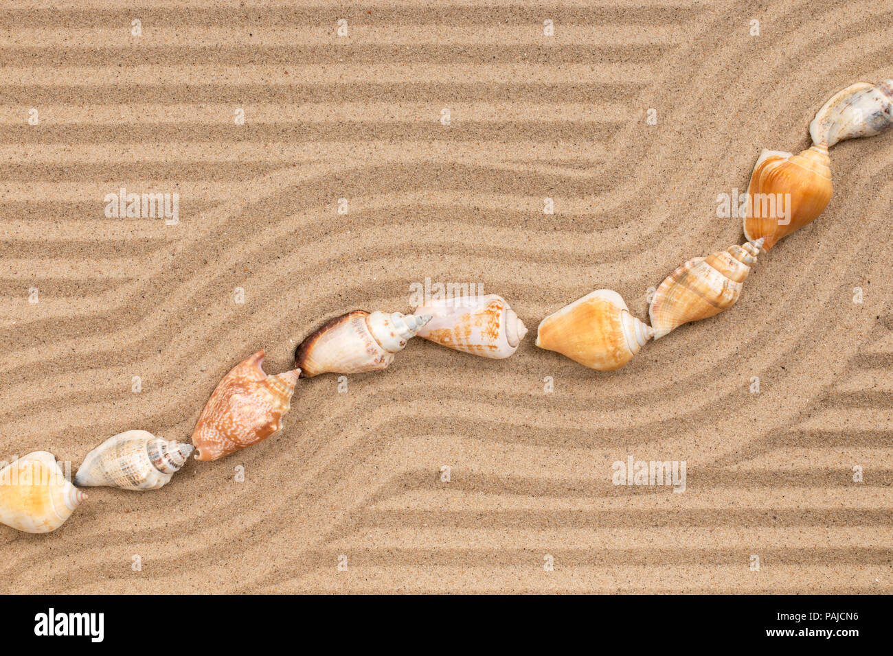 Zigzag frame hi-res stock photography and images - Alamy