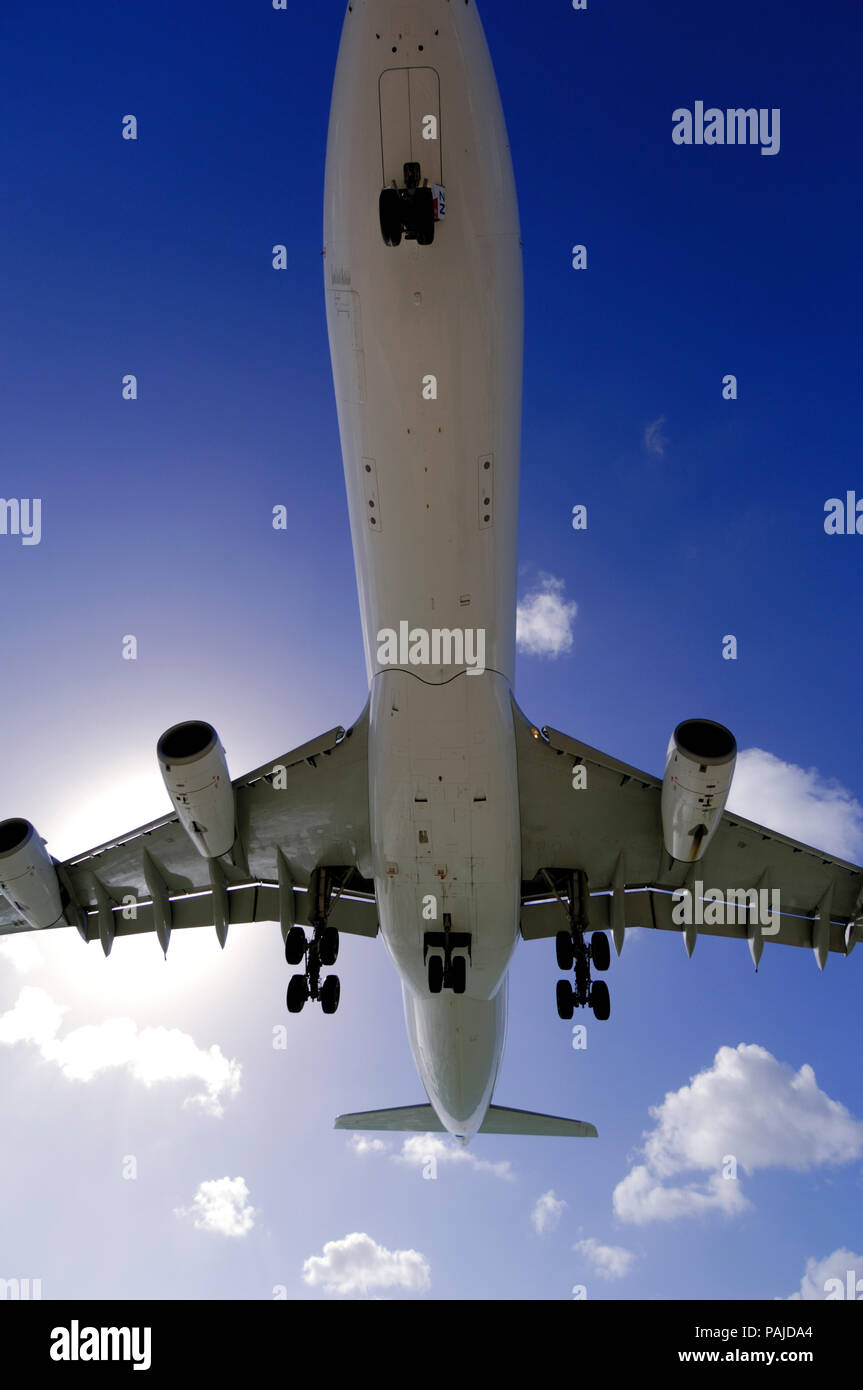 low final-approach landing Stock Photo - Alamy