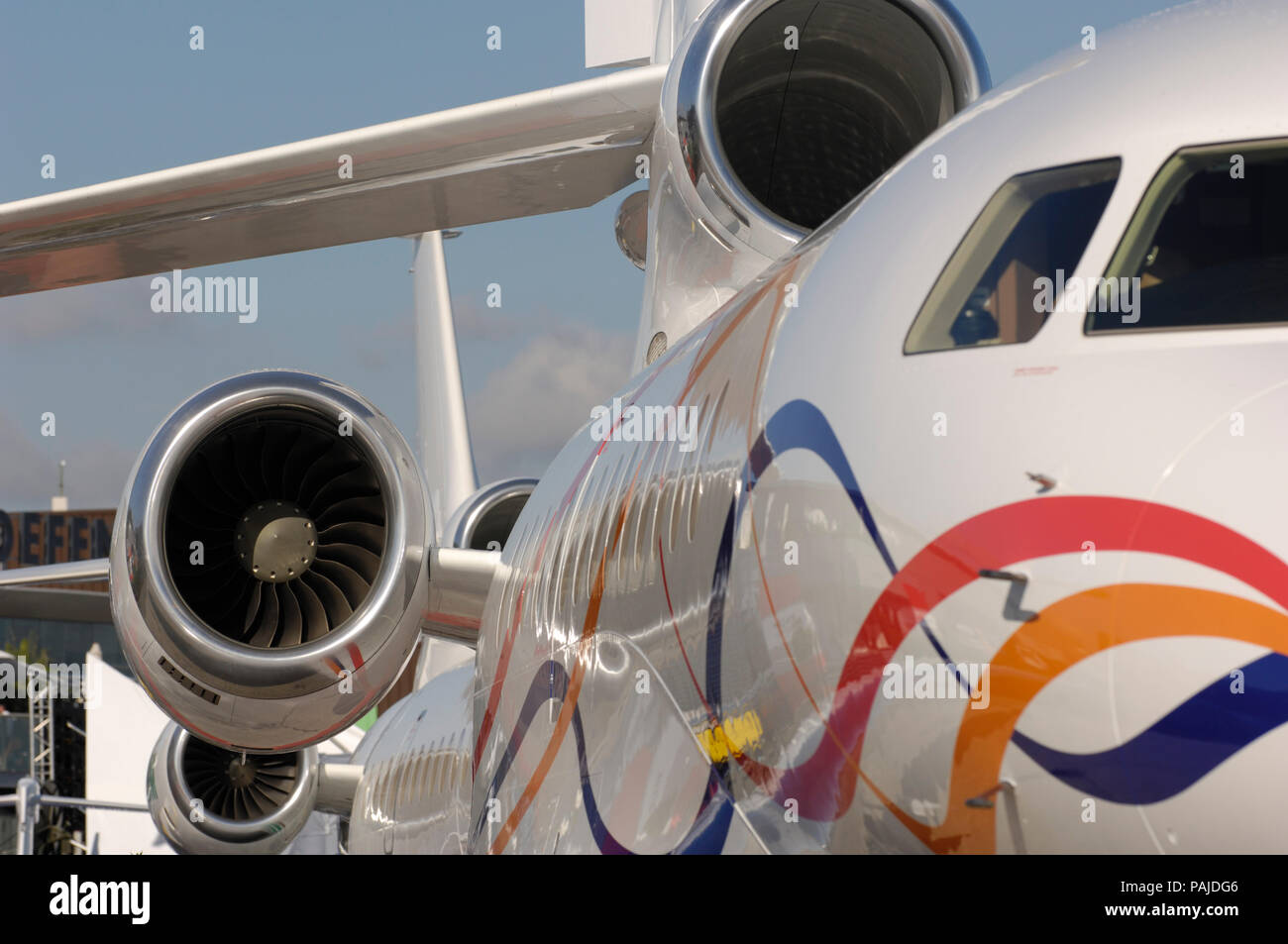 PWC 307A engine intakes and cockpit windows on the Dassault Falcon 7X ...