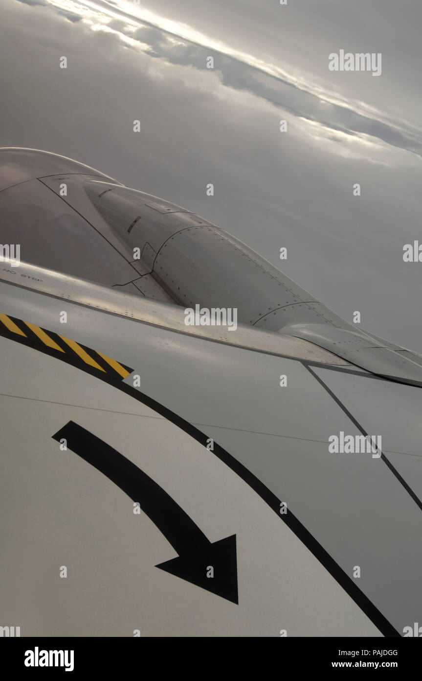 Engine mounts hi-res stock photography and images - Alamy