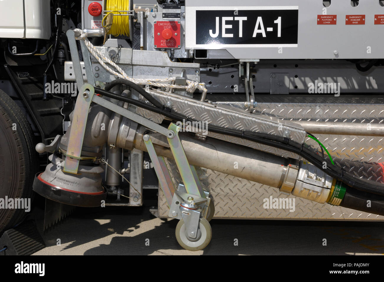 Air to air refuelling nozzle hi-res stock photography and images - Alamy