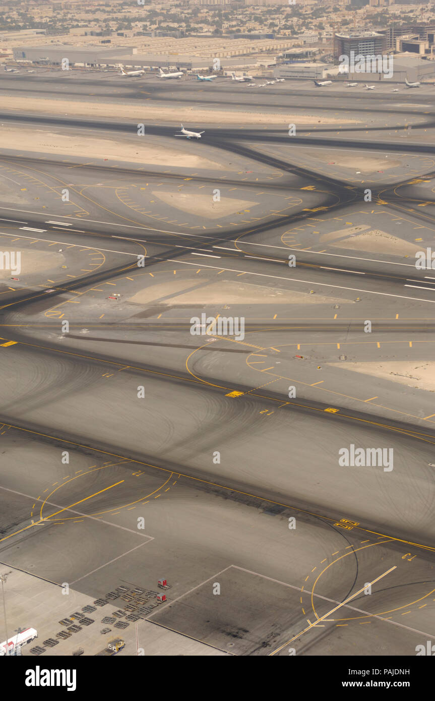 runways and taxiways of Dubai International airport Stock Photo - Alamy