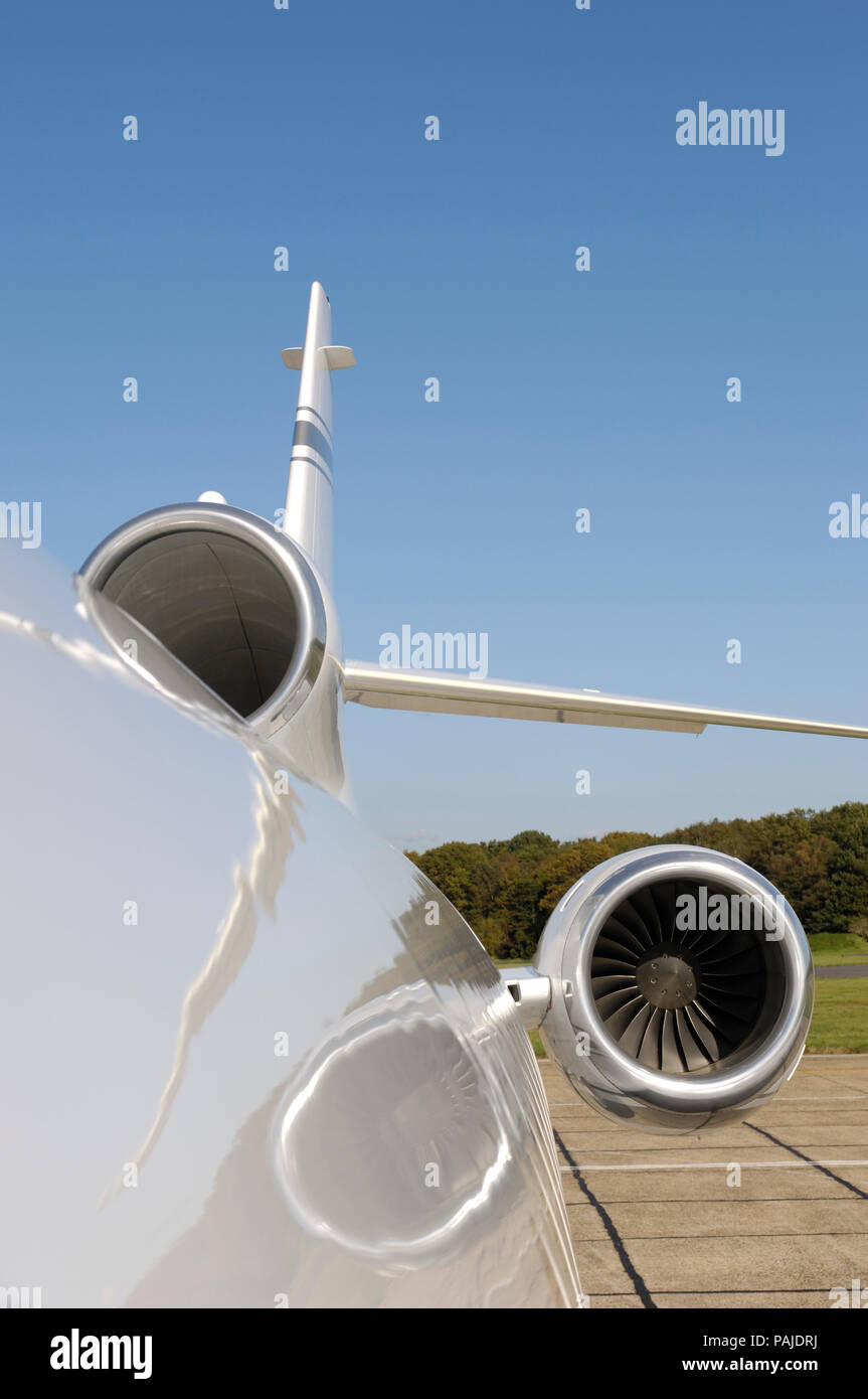 Dassault falcon 900ex hi-res stock photography and images - Alamy