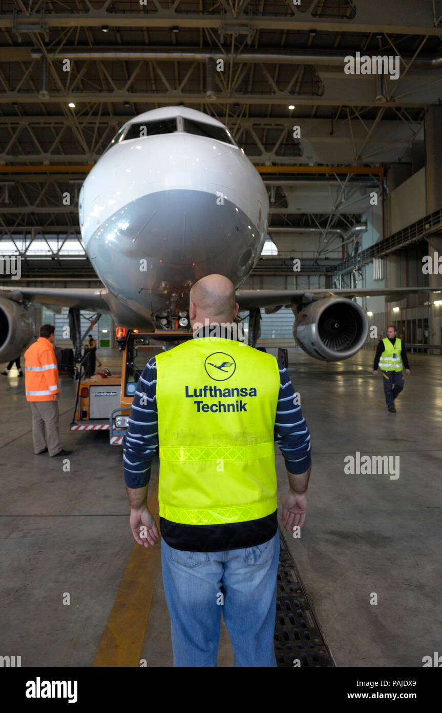 Lufthansa technik hi-res stock photography and images - Alamy