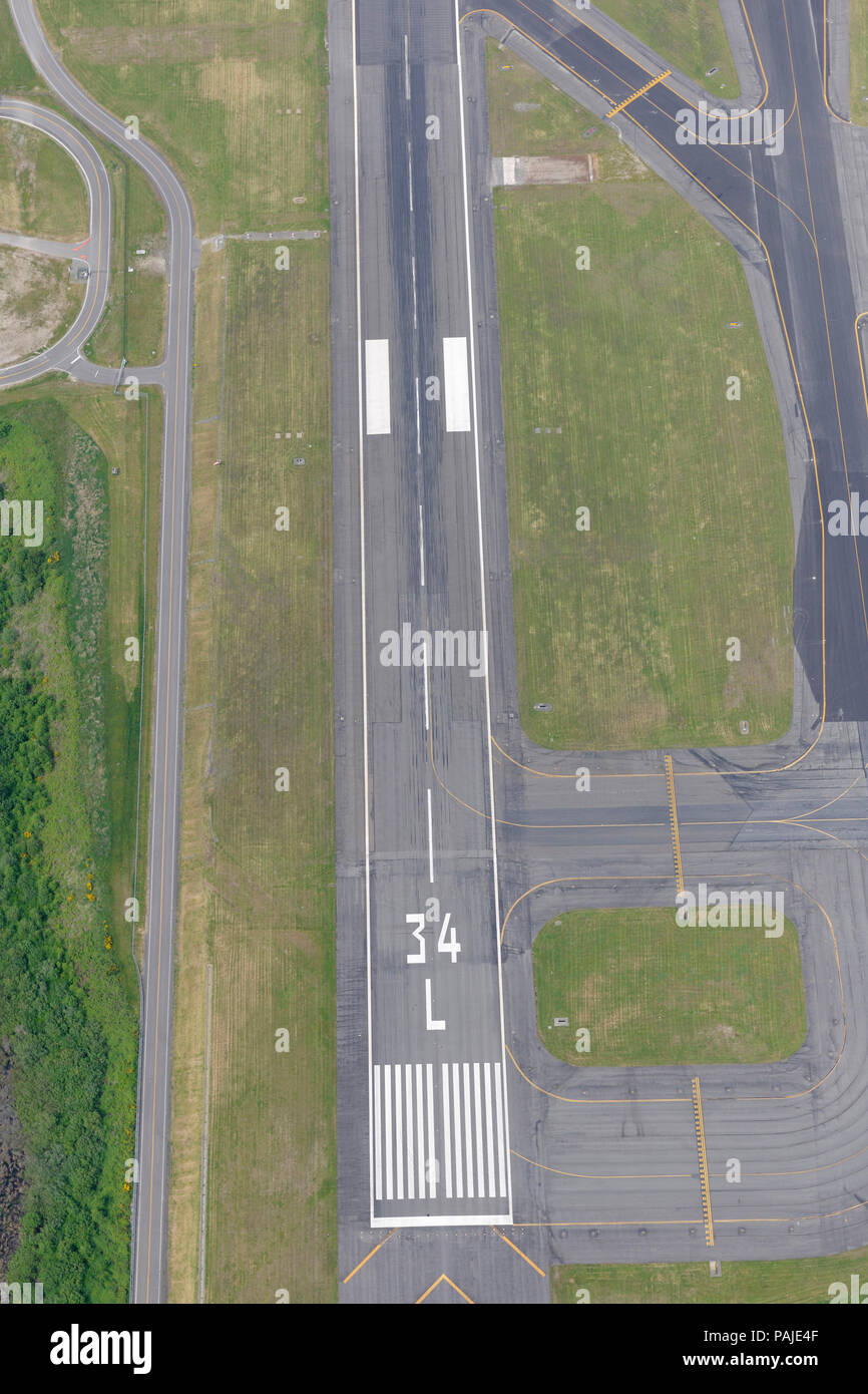 empty runway 34 left markings and piano-keys Stock Photo - Alamy