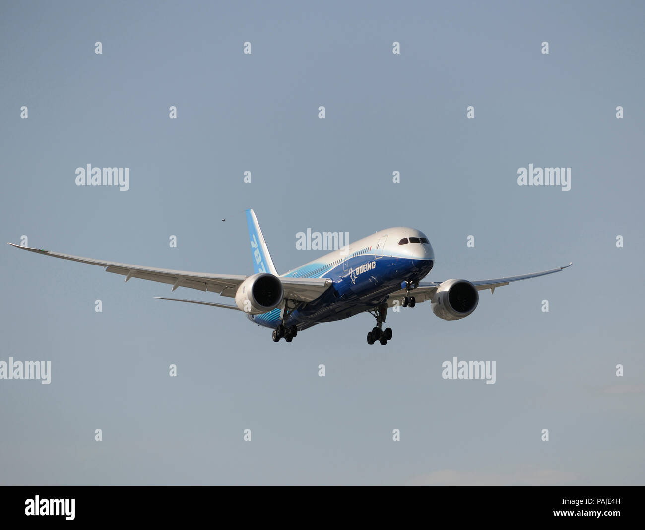 Boeing 787 8 dream liner hi-res stock photography and images - Alamy