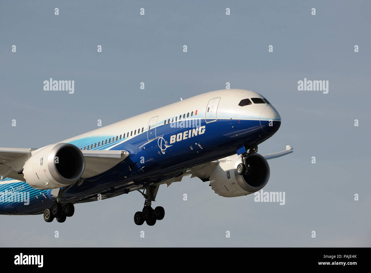 Boeing 787 b787 dreamliner dream hi-res stock photography and images ...