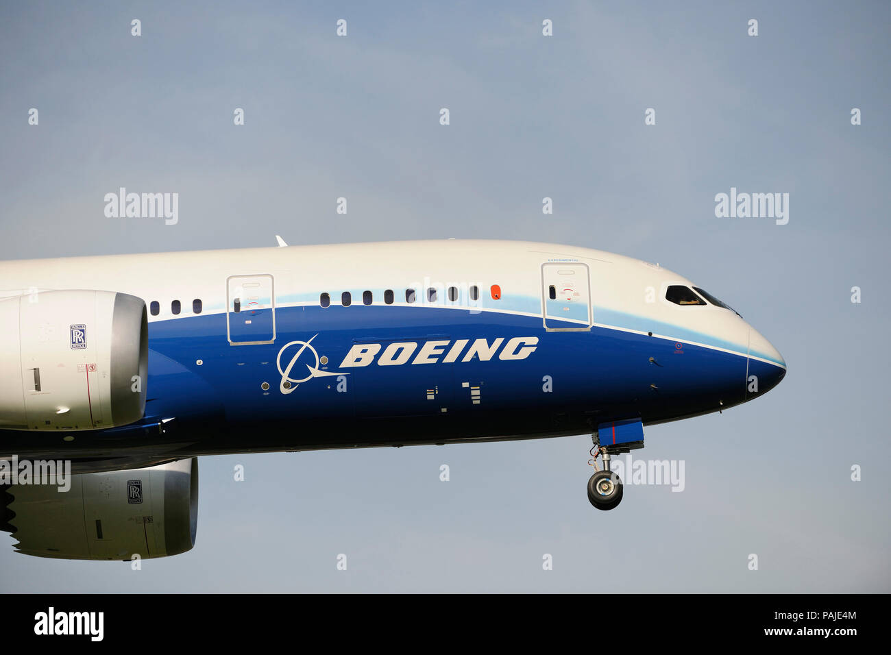 Jet engine on boeing 787 dreamliner High Resolution Stock Photography ...