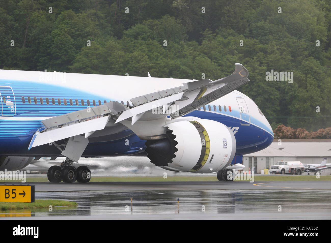 Rolls-Royce Trent 1000 engine-cowling of the first Boeing 787-8 ...