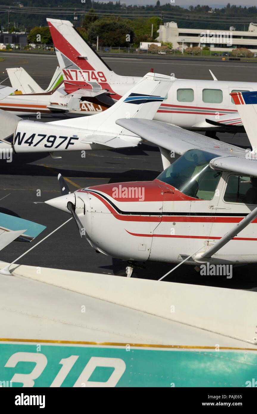 Cessna TP206B Turbo Super Skylane with Piper PA-23-250 Aztec, Cessna ...