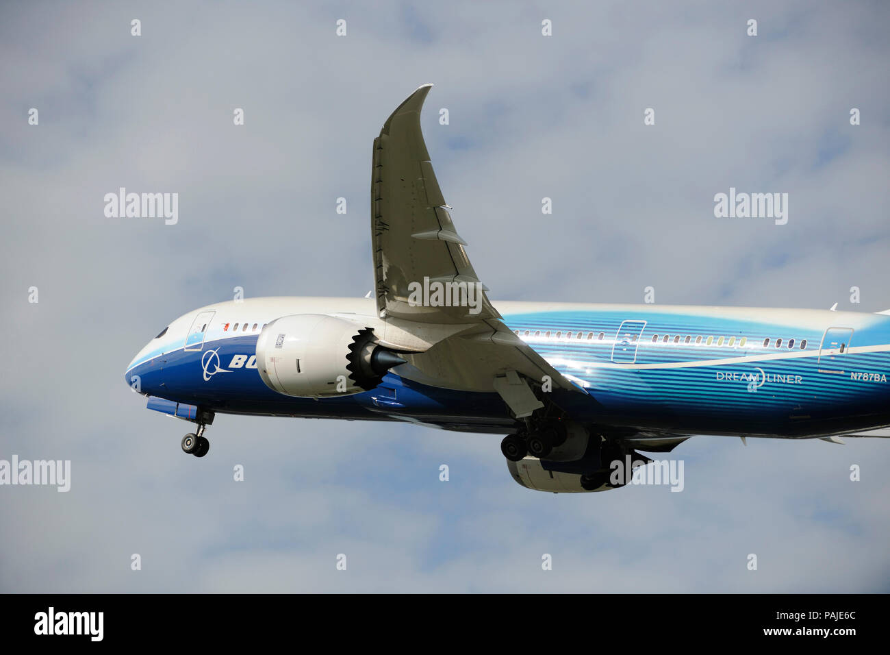 Boeing 787 8 dream liner hi-res stock photography and images - Alamy