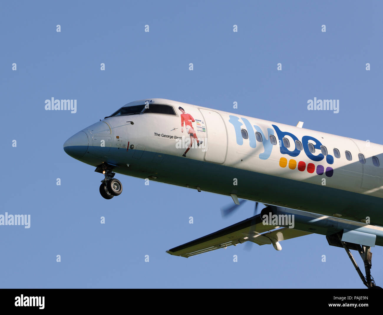 Dash 8 400 flybe hi-res stock photography and images - Alamy