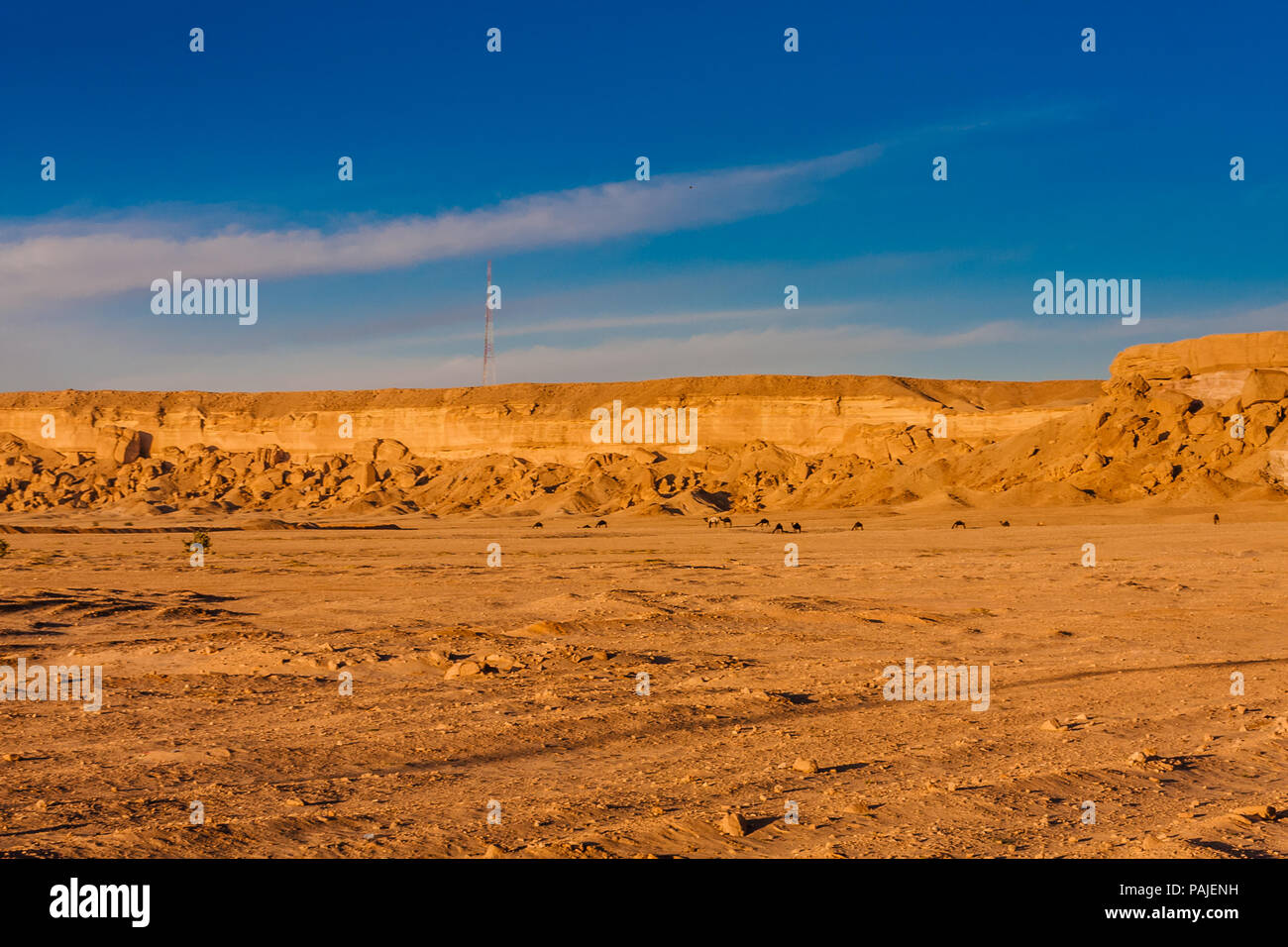 A rock cliff north-east of Riyadh, Saudi Arabia Stock Photo - Alamy