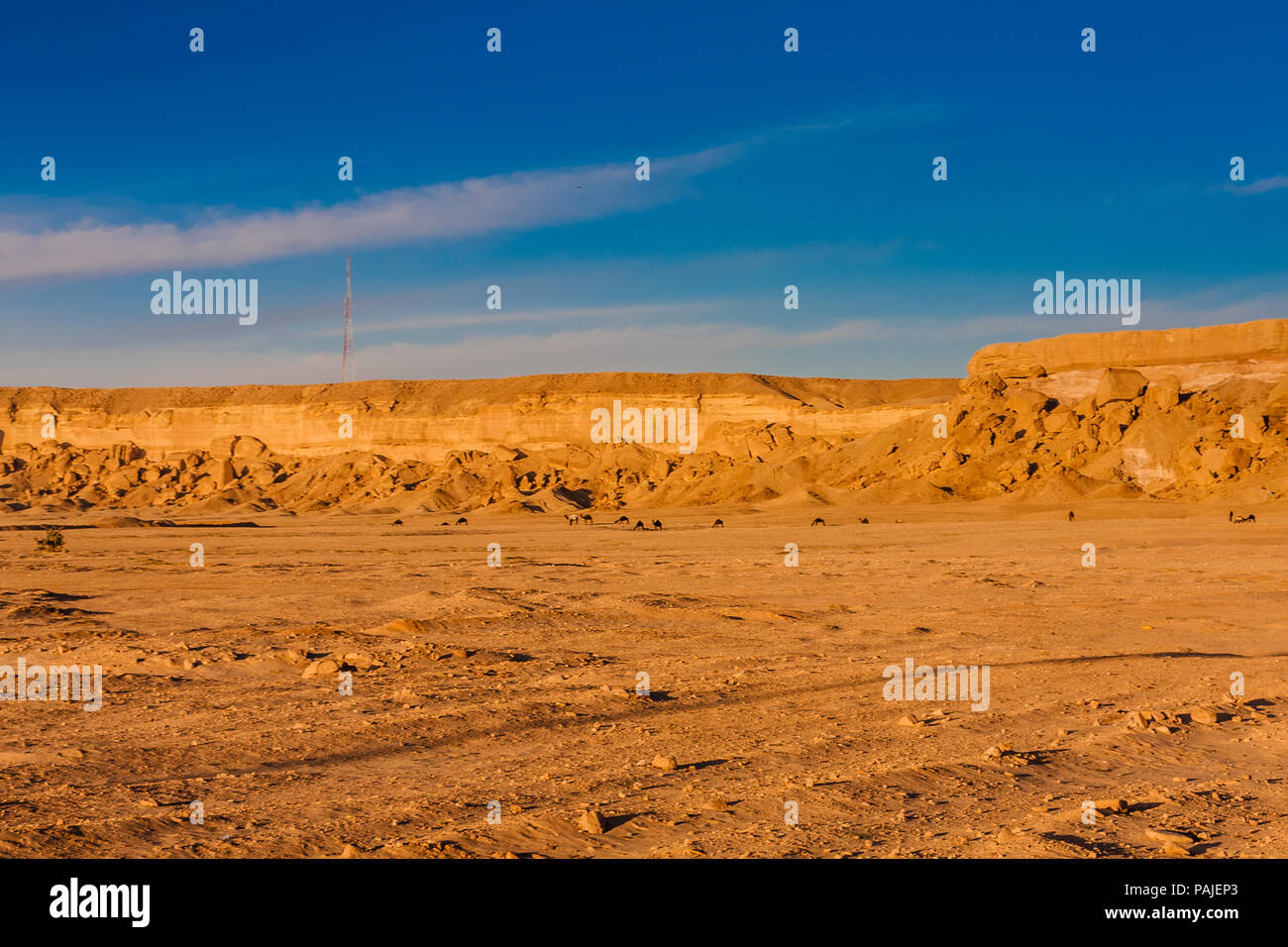 A rock cliff north-east of Riyadh, Saudi Arabia Stock Photo - Alamy