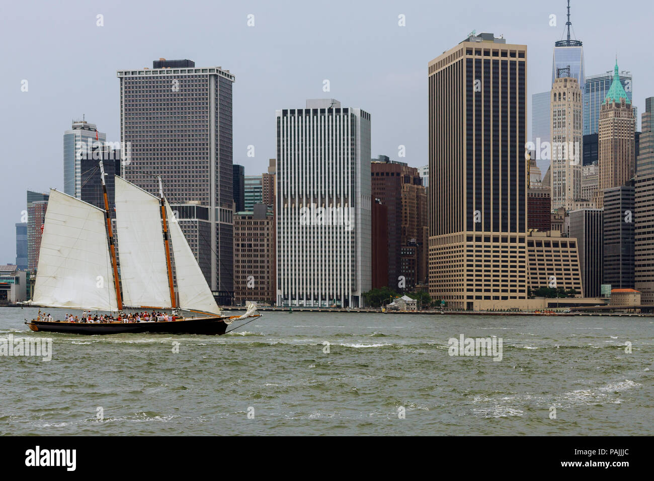 Sailing ny harbor sail hi-res stock photography and images - Alamy