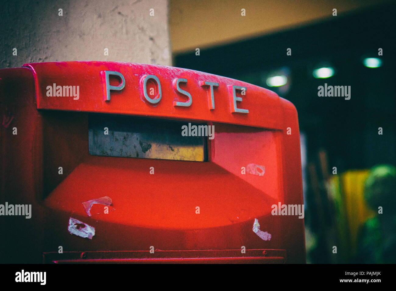 Shiny red postbox hi-res stock photography and images - Alamy