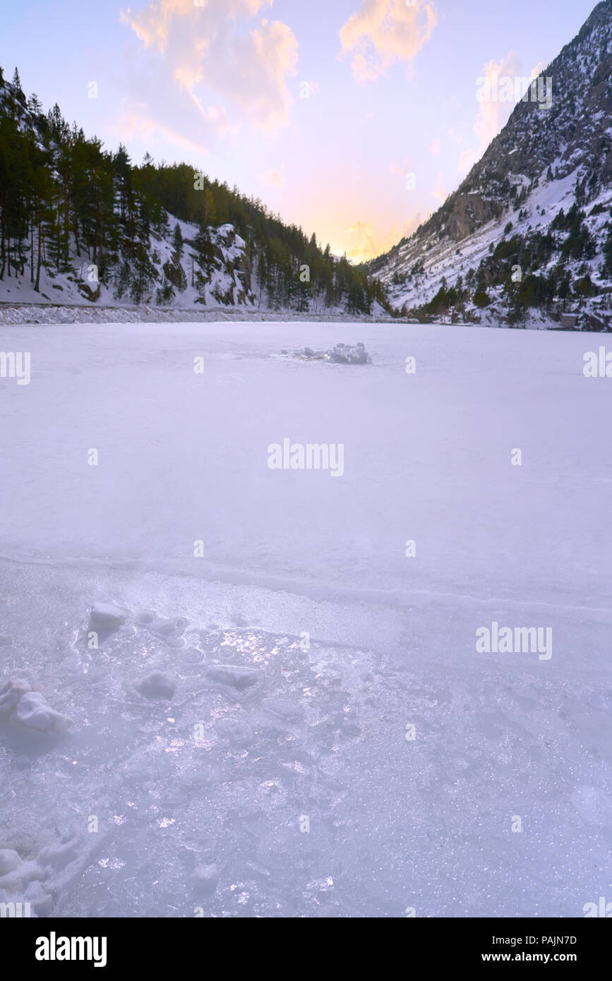 Panticosa lake hi-res stock photography and images - Alamy