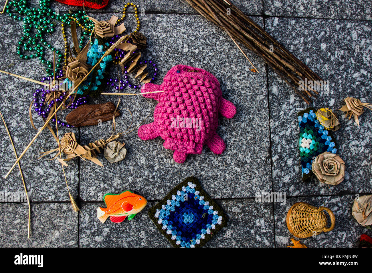 Souvenir shop with african art and handcraft hi-res stock photography ...
