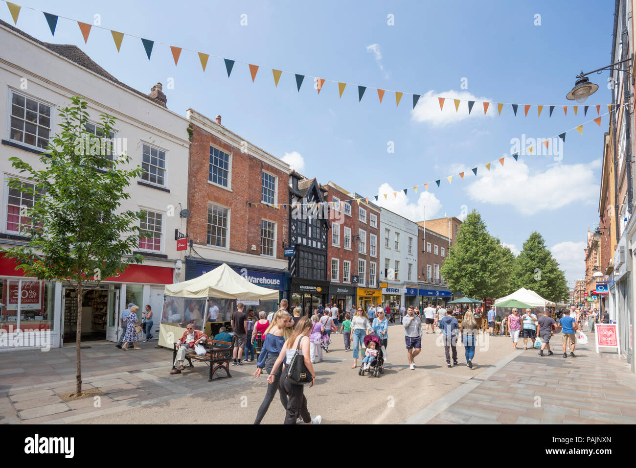 Worcester shops shopping high street hi-res stock photography and ...
