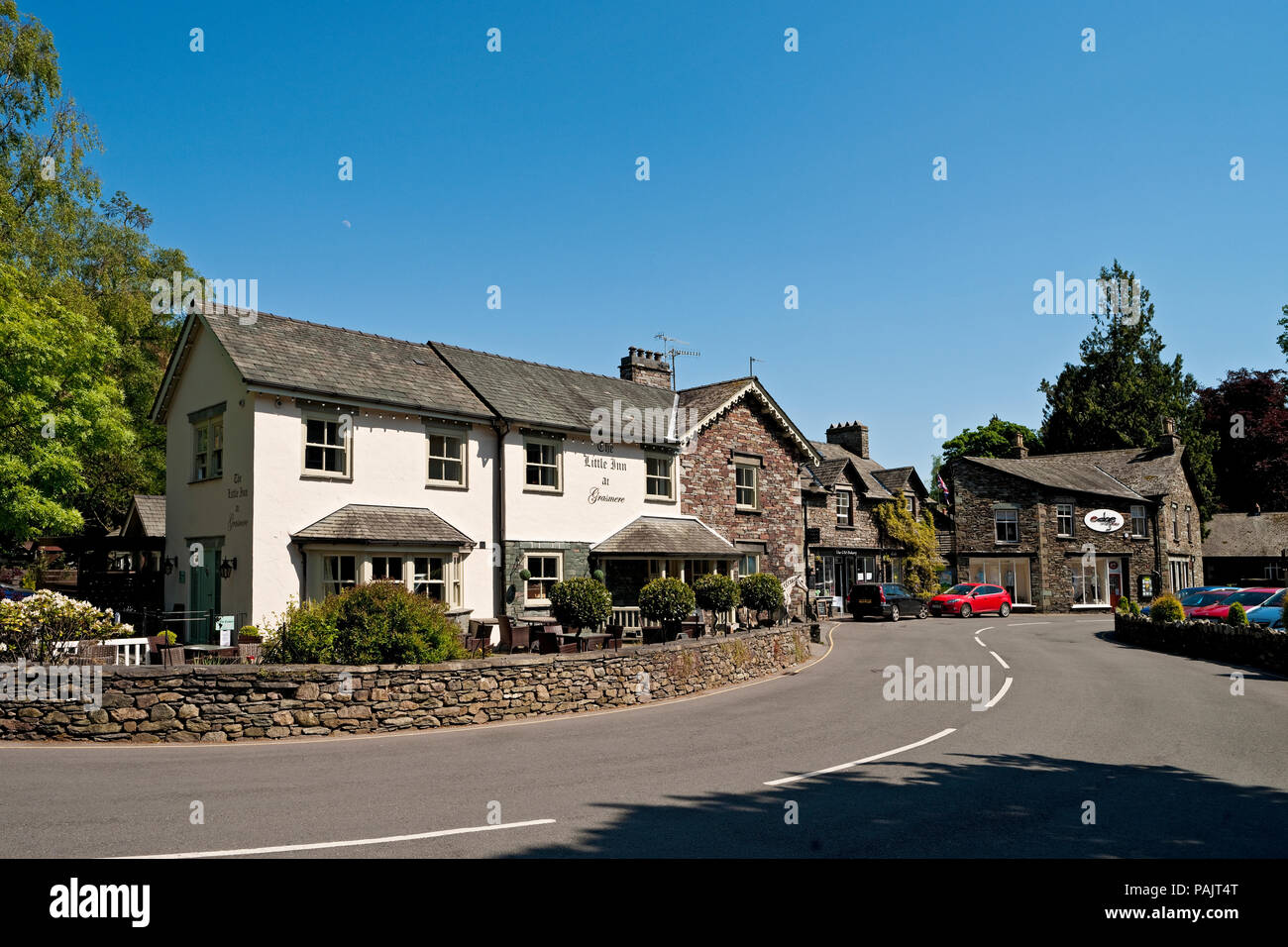 Lakedistrict shops and restaurants and Inn pub in Grasmere village in ...