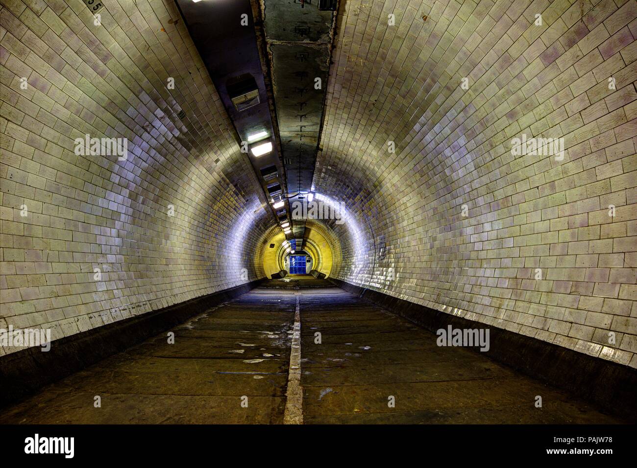 Tunnel subway hi-res stock photography and images - Alamy