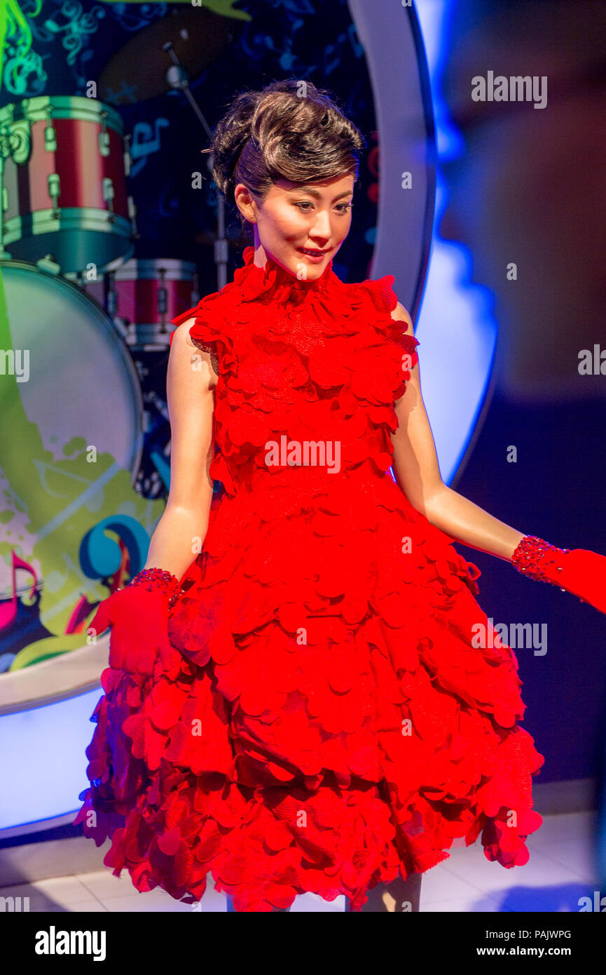 Kelly marie singer hi-res stock photography and images - Alamy