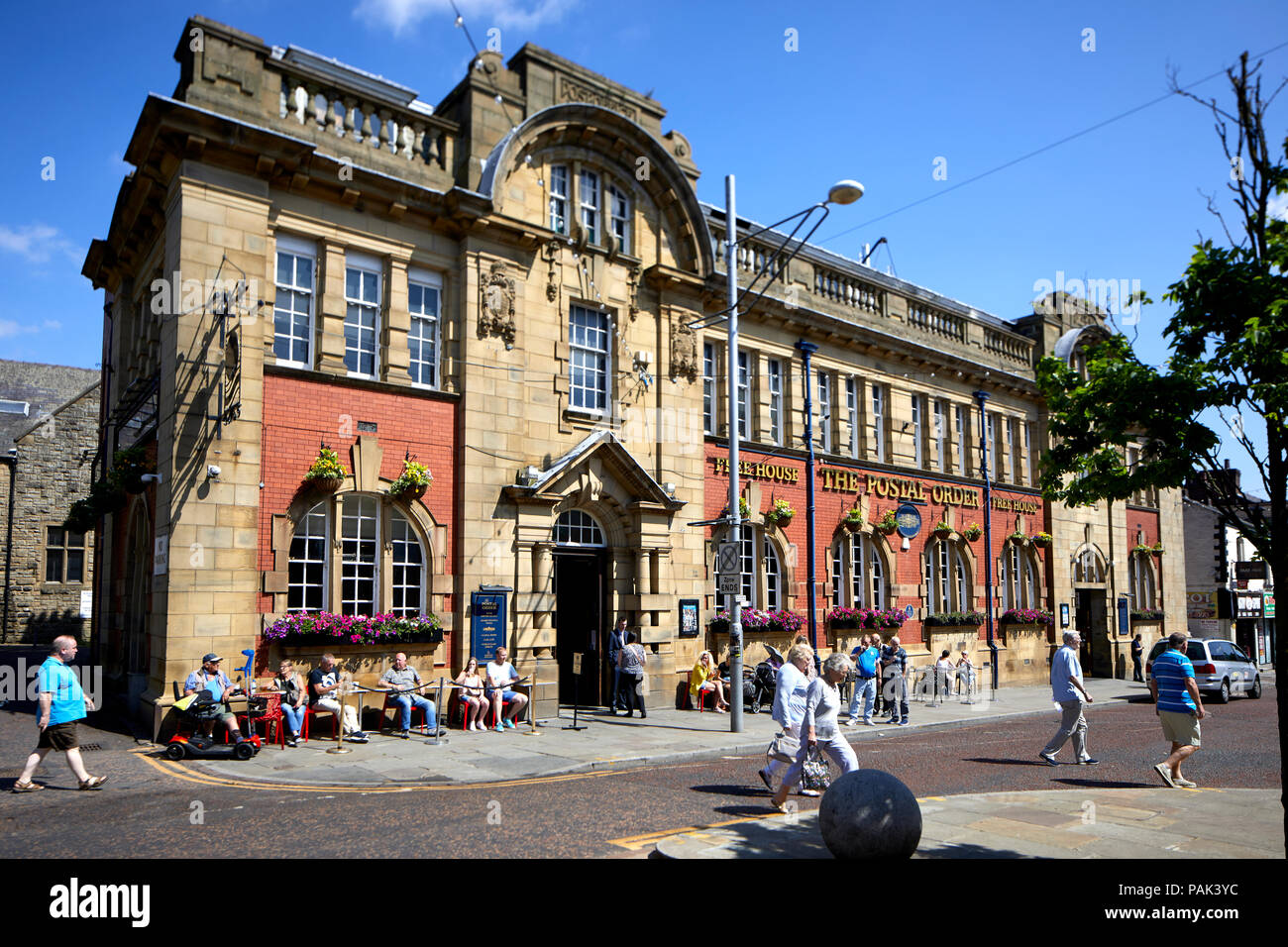 Wetherspoons free house hi-res stock photography and images - Alamy
