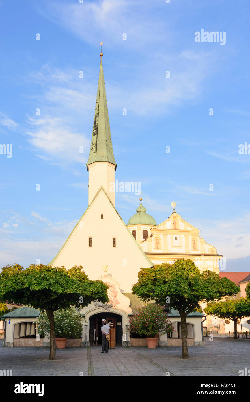 Altötting: square Kapellplatz with Gnadenkapelle (Grace Chapel ...