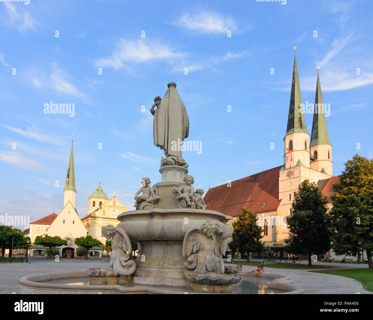 Altötting: square Kapellplatz with Gnadenkapelle (Grace Chapel ...