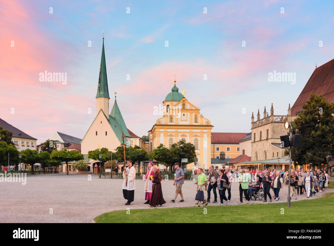 Altötting: square Kapellplatz with Gnadenkapelle (Grace Chapel ...