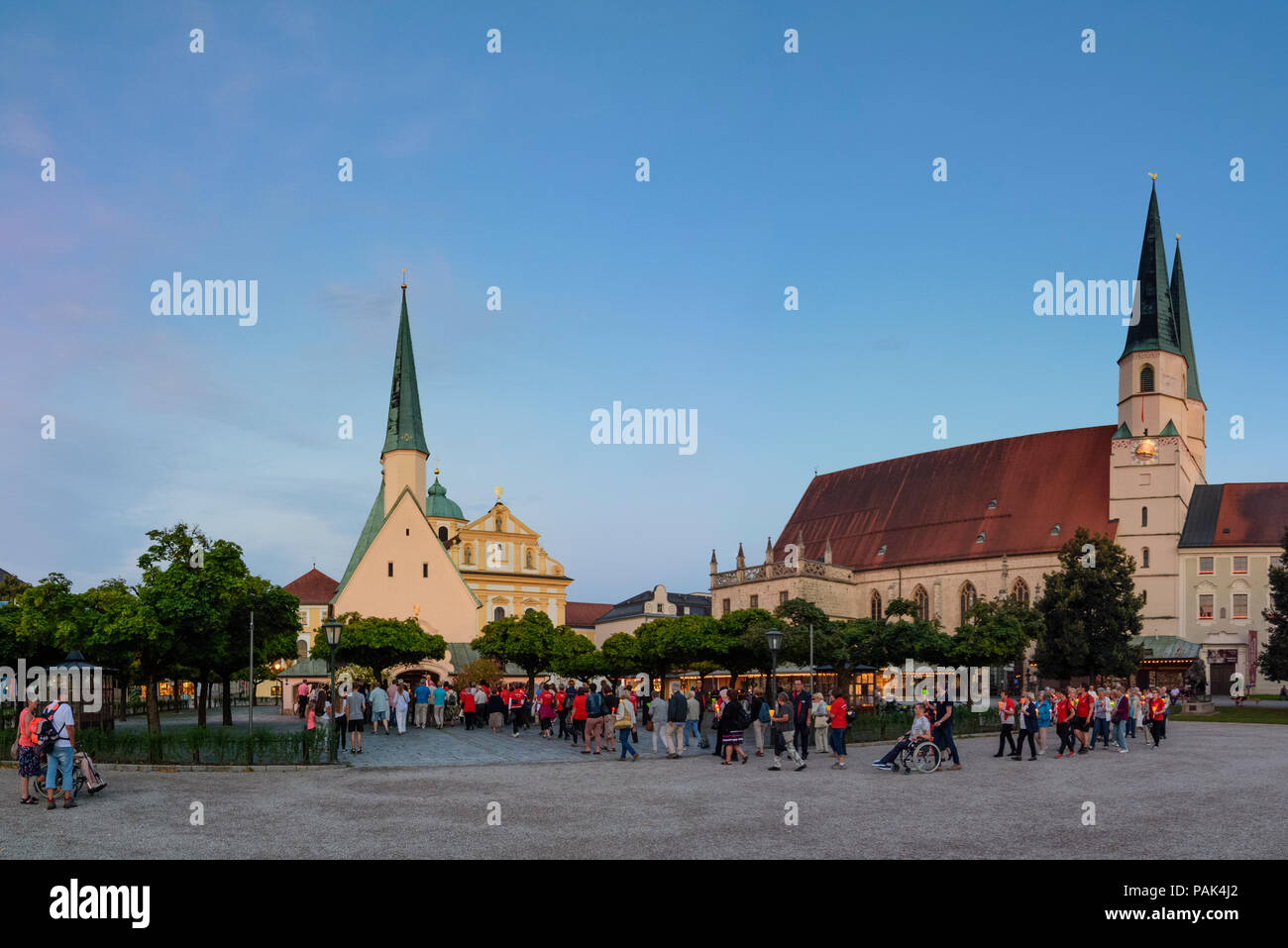 Altötting: square Kapellplatz with Gnadenkapelle (Grace Chapel ...