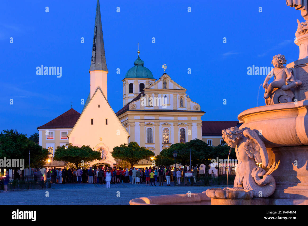 Altötting: square Kapellplatz with Gnadenkapelle (Grace Chapel ...