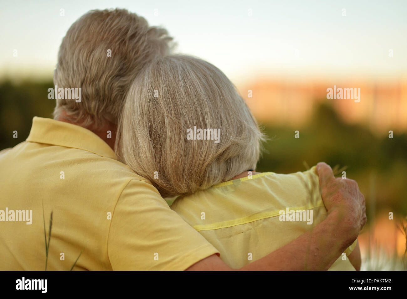 Back view caucasian couple hi-res stock photography and images - Alamy