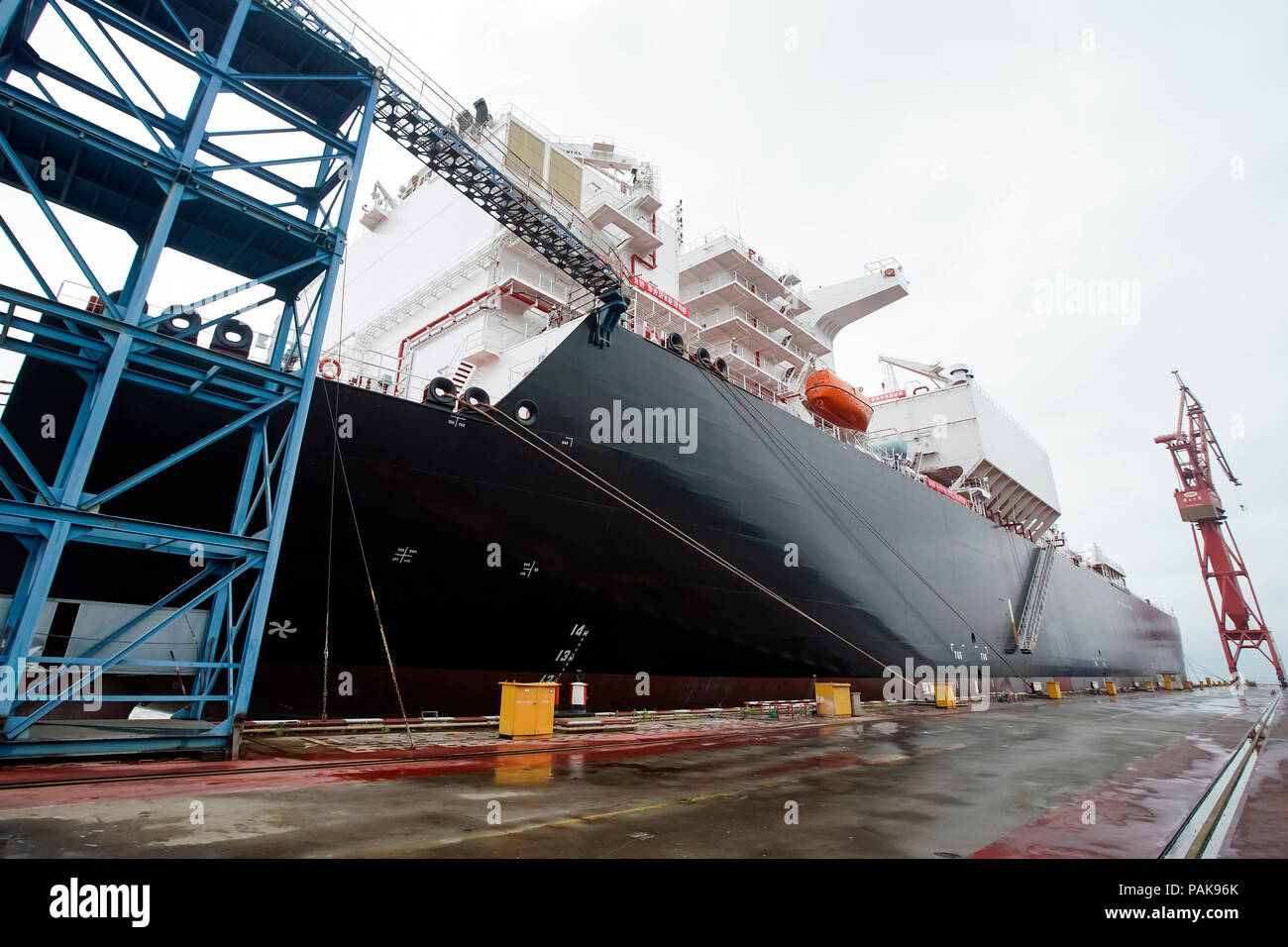 Hudong zhonghua shipbuilding hi-res stock photography and images - Alamy