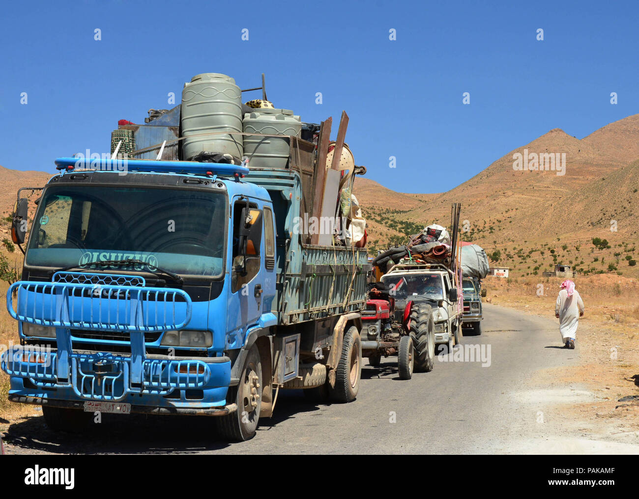 (180723) -- DAMASCUS, July 23, 2018 (Xinhua) -- Vehicles transporting ...