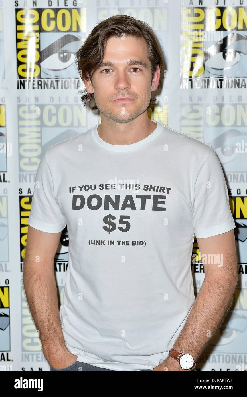 Jason Ralph joins the Photocall for the Syfy TV series 'The Magicians ...