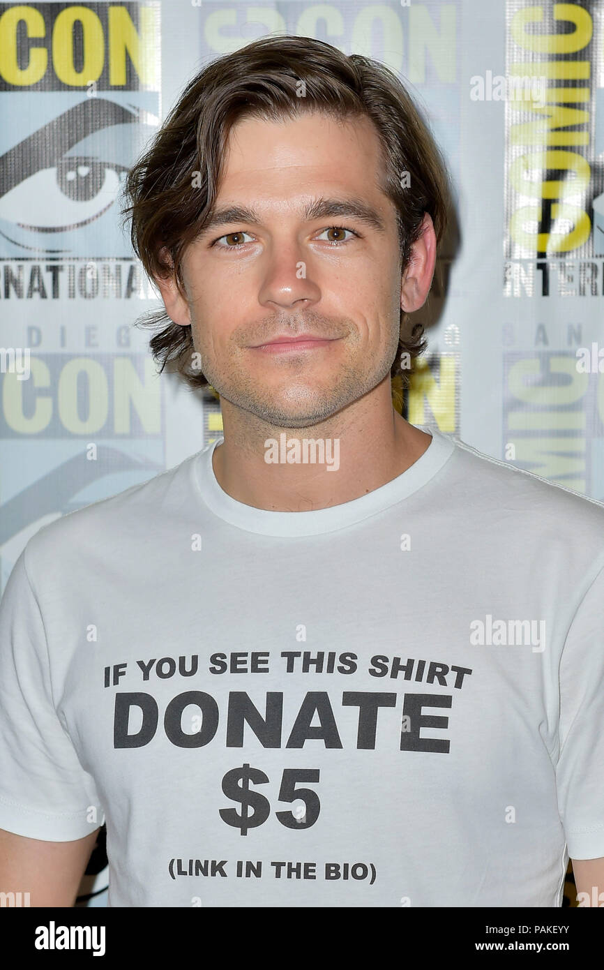 Jason Ralph joins the Photocall for the Syfy TV series 'The Magicians ...