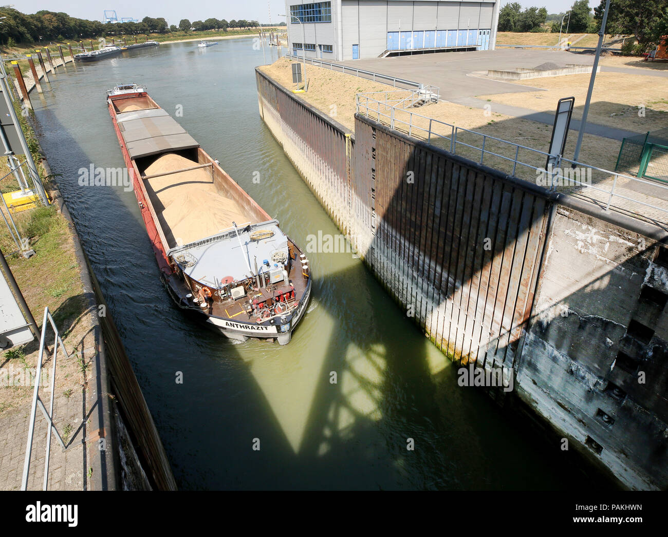 Friedrichsfeld, Germany. 24th July, 2018. A cargo ship enters the ...
