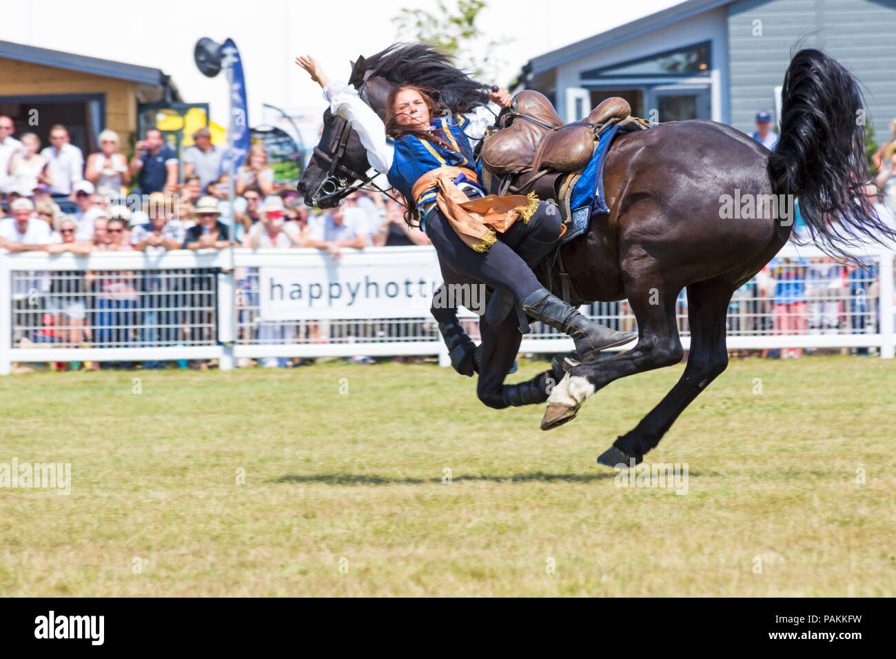 Stunt entertainer hi-res stock photography and images - Alamy