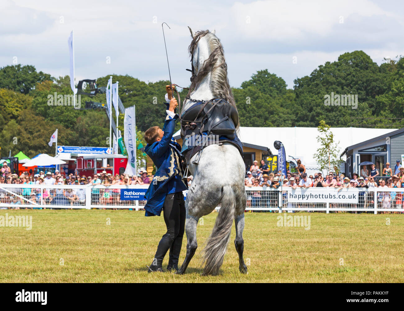 Brockenhurst, Hampshire, UK. 24th July 2018. Crowds flock to the first ...
