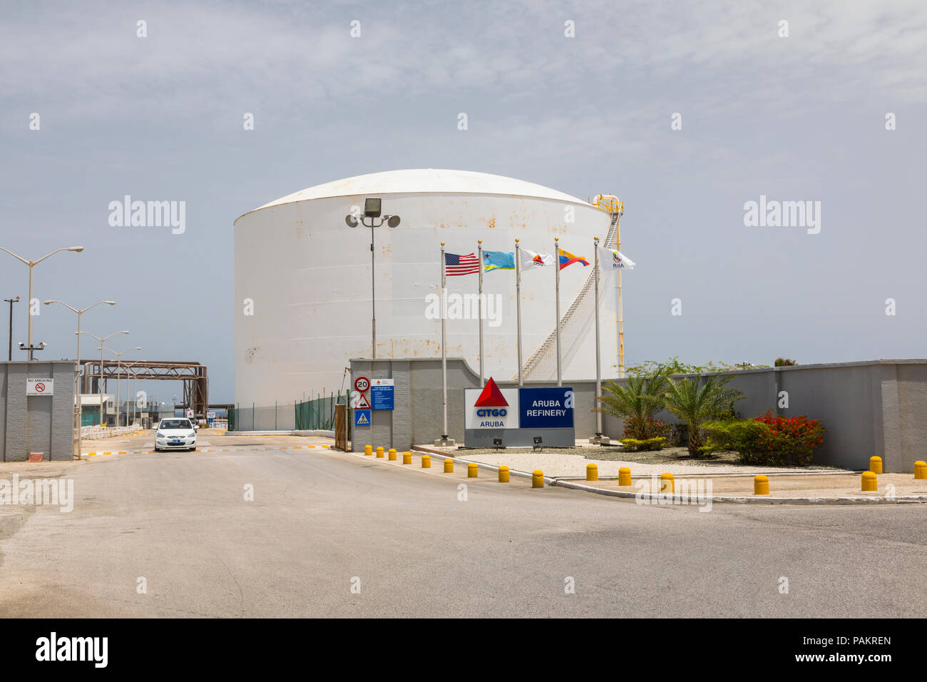 Aruba refinery hi-res stock photography and images - Alamy
