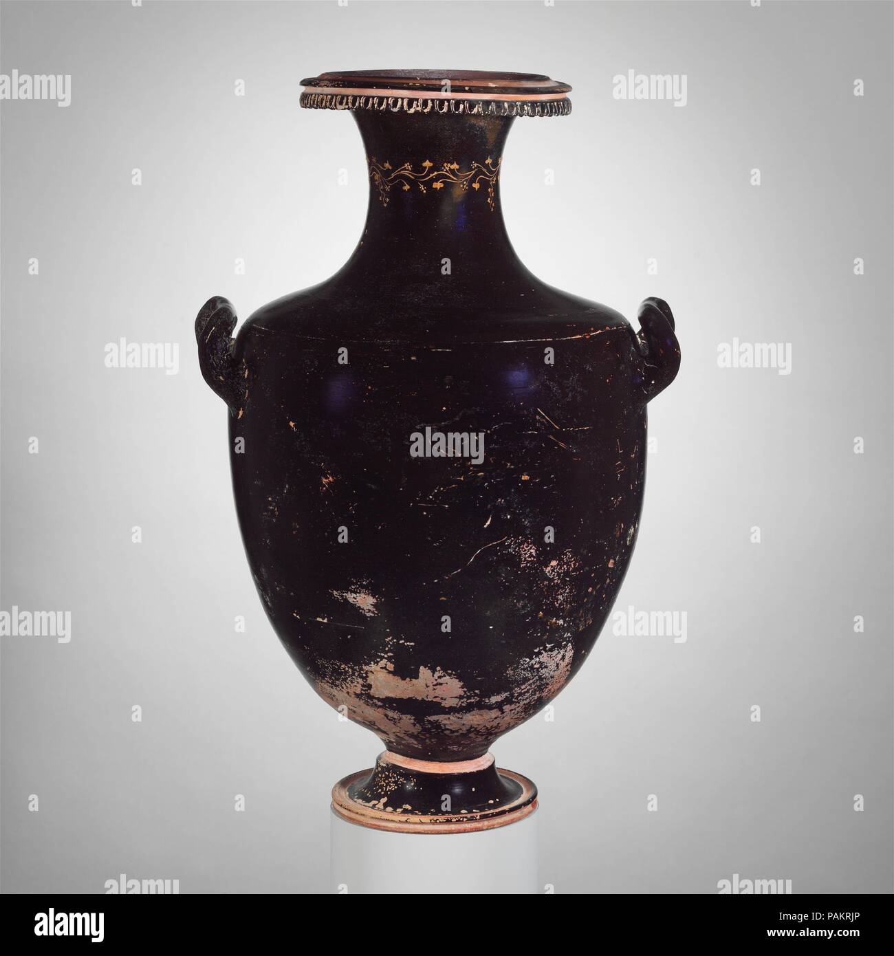 Terracotta hydria water jar hi-res stock photography and images - Alamy