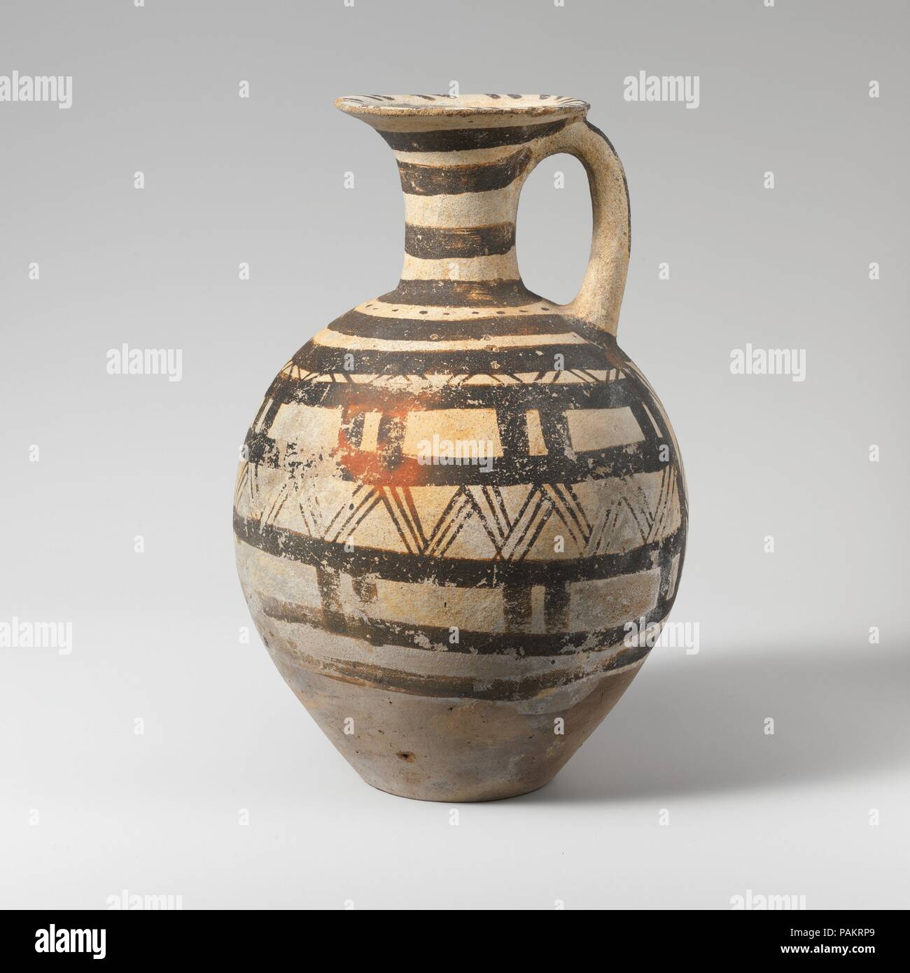 Terracotta jug cycladic early middle hi-res stock photography and ...