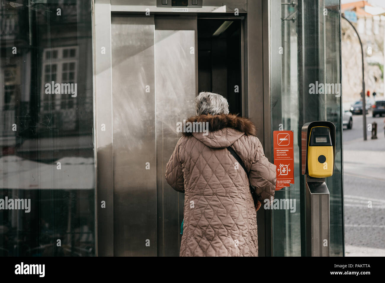 Elevator cabine hi-res stock photography and images - Alamy